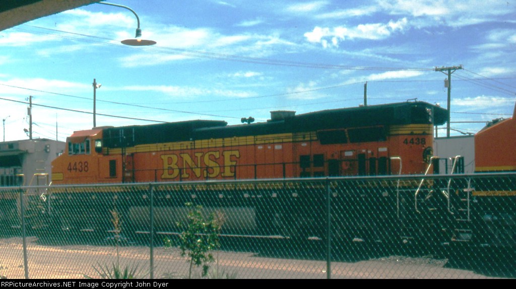 BNSF 4438